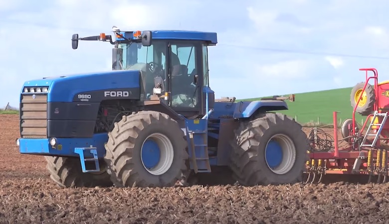 Ford Versatile 9860 und Fiat Versatile 44-28