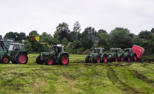 Fendt 818 im Schlam fest gefahren