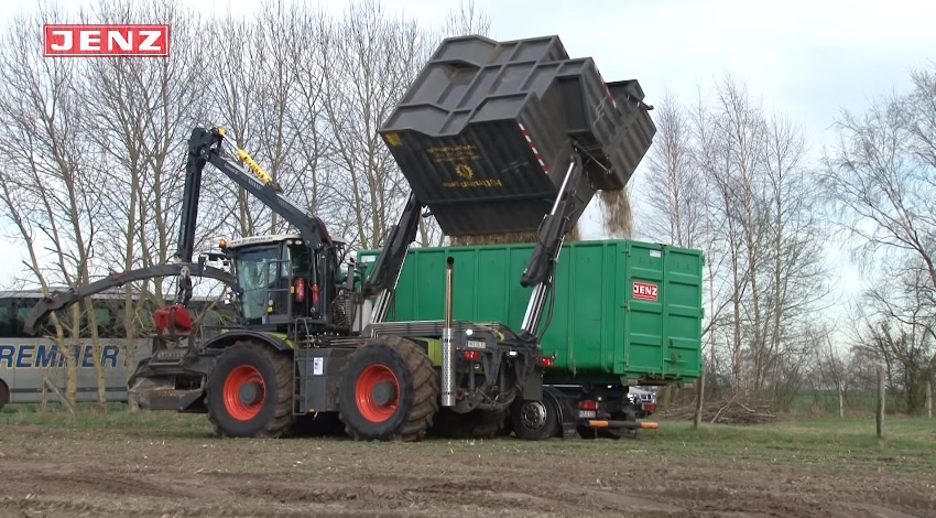 Claas Xerion mit Bunkerhäcksler JENZ HEM 540 ZA. -agropictures-