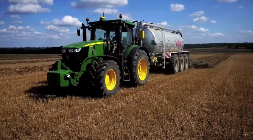 Fliegl Agrartechnik & John Deere „Manure Sensing“ Hochmoderne Gülletechnik