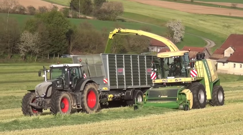 Grünroggen häckseln mit Big X 1100, Claas Xerion 3300 und Fendt Black ...