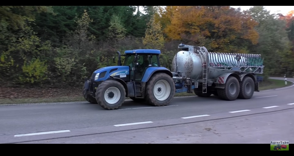 New Holland T7530 mit STREU-MIX Güllefass | AgrarTube