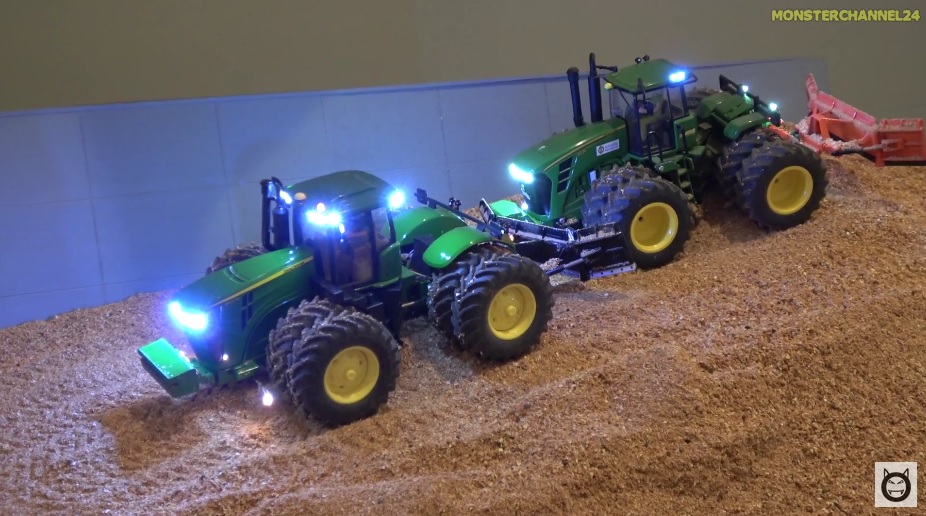 RC tractors working hard! JOHN DEERE and more in ACTION ...