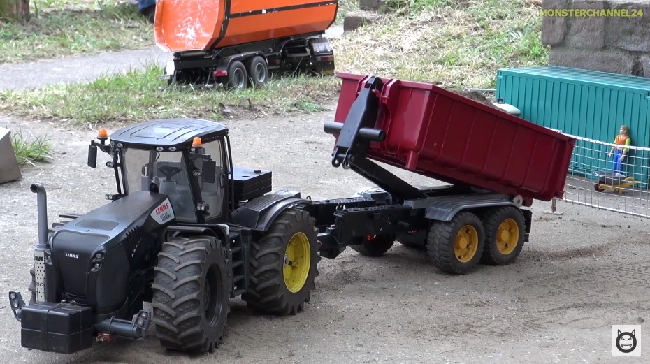R/C tractors at hard work! Amazing RC tractor action compilation ...