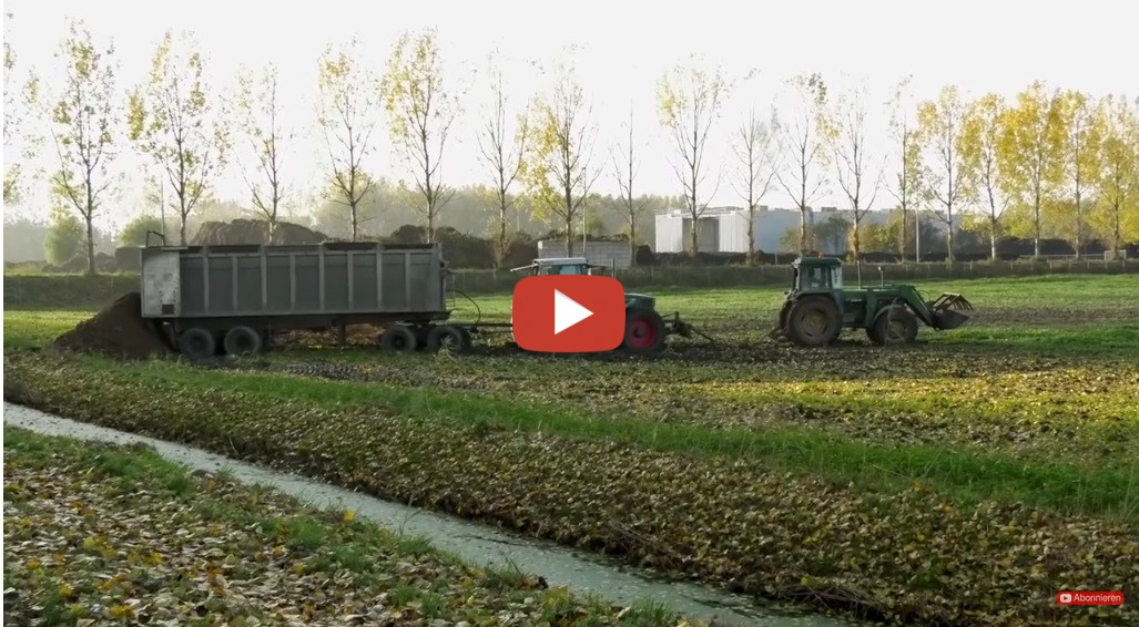 Fendt 824 Turboshift festgefahren und wird von John Deere und Claas ...