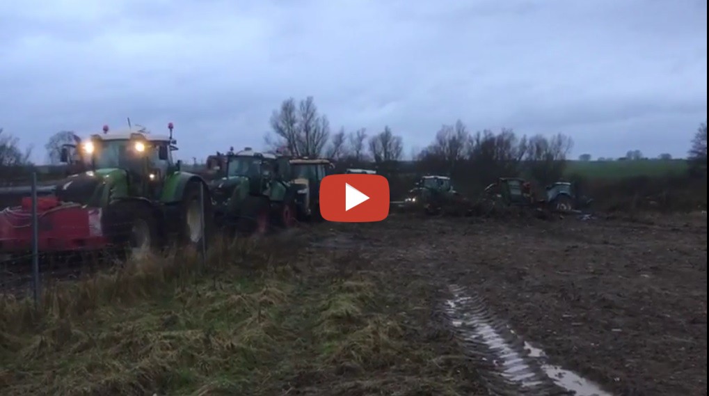 Fendt 1050 bis auf Achse fest / Fendt 1050 zit er tot de assen in