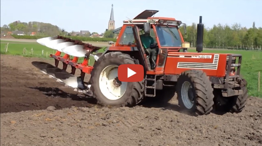Pflügeinsatz mit einem Fiat 160-90 Turbo (160 PS) und einen Aerts ...