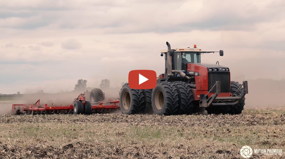 BIG TRACTOR -- Ungarn Grubbern mit einem Versatile 535 Tractor und ein ...