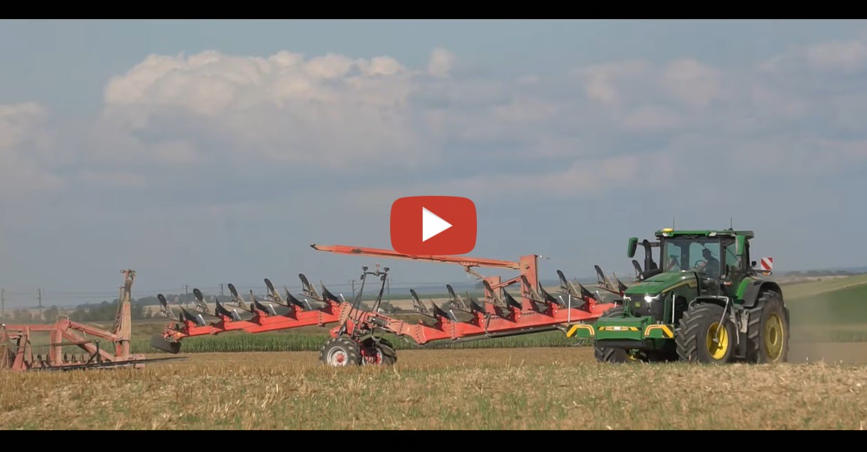 John Deere 8R410 mit einem 13-scharigen Pflug-- XXL Pflügen in ...