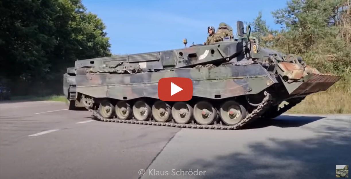 2022 Konvoi mit CV 90, YPR-765 und Leopard 2 fährt zur Verladerampe am TrÜbPl Klietz, Übung ...