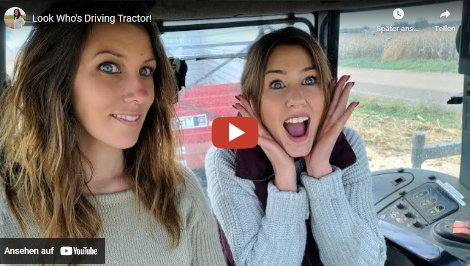 Mackenzie Zum ersten Mal auf dem Acco-Traktor…. beim Maisernte….. Acres of Clay Homestead