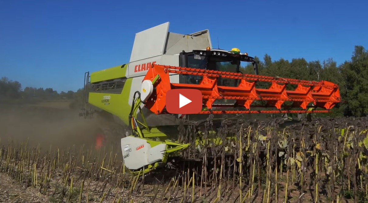 Der neue Claas Lexion Mähdrescher 2023 mit einem V770 Schneidwerk bei ...