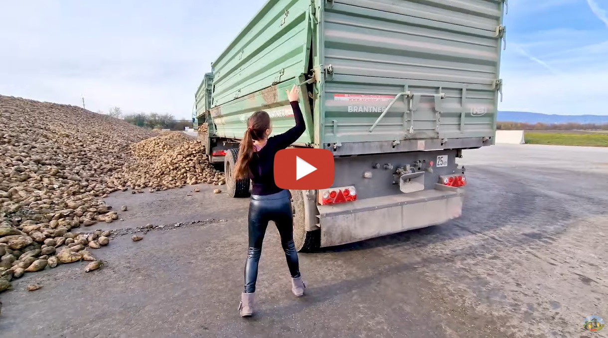 Girlpower....Angela Steiner wird mit dem John Deere 6155 R zum ersten ...