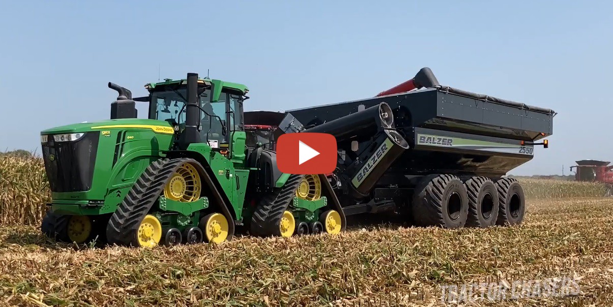Farm Progress Show USA 2023 Mais mit großem Material dreschen…… Tractor ...