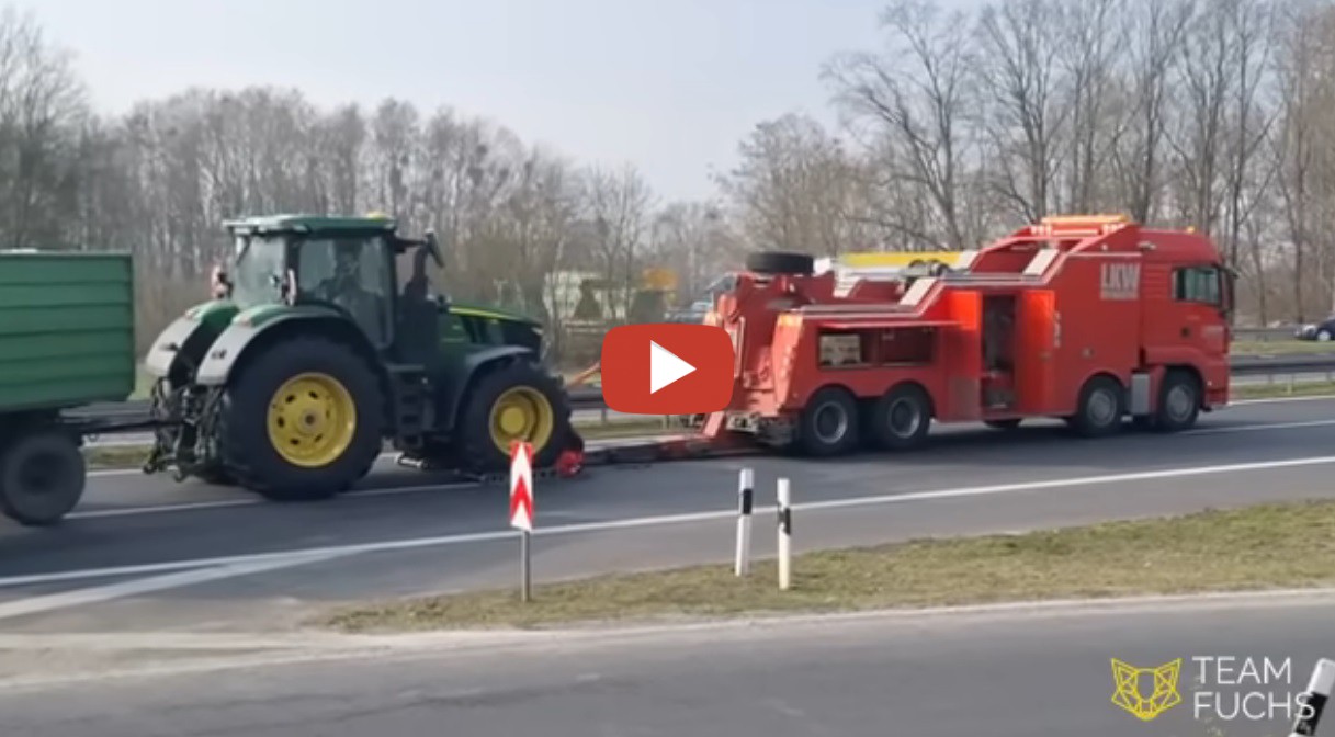 Polizei versucht 1. Traktor abzuschleppen 04.03.2024. Der ...