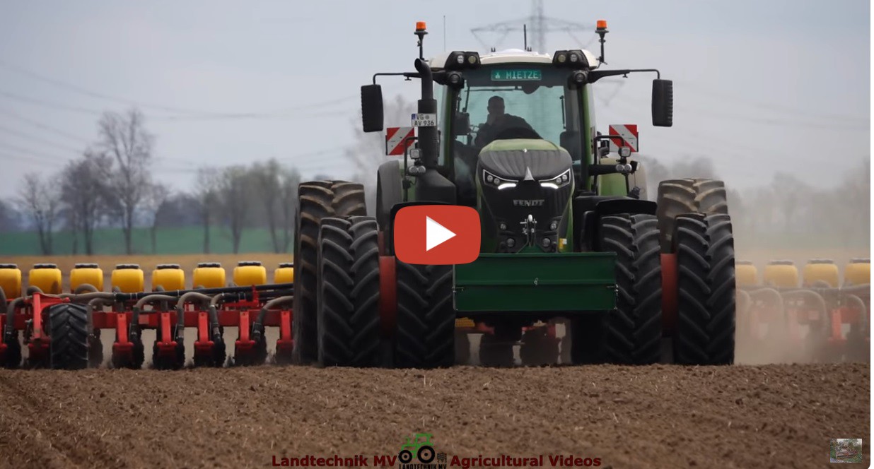 Bodenbearbeitung mit einem Claas Axion 960 mit Köckerling Allrounder, einem Claas Axion 950 mit ...