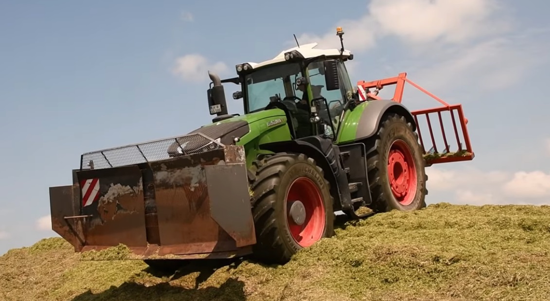 Johannes Brassel -- Erster Schnitt 2024: Futterernte mit großer Technik ...