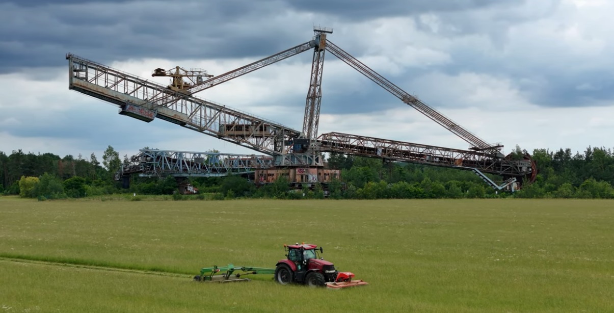 Adam Jelinek -- Einmalige Kulisse! - Heuernte 2024 - CASE IH, BAGGER ...