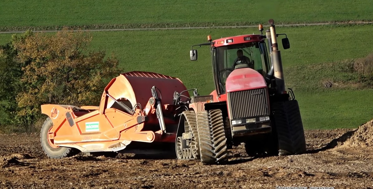 Forestmachine Impressions -- Hier ist ein CASE 380 Quadtrac mit einem ...